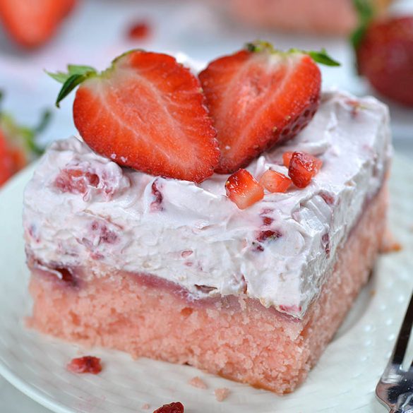Strawberry Sheet Cake | Fresh Strawberry Cake Recipe